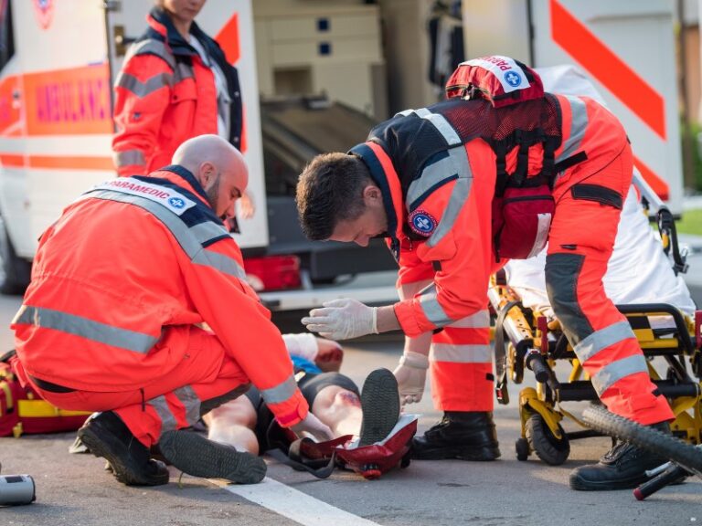 Top 9 Best Trends Ambulance / Paramedic Uniform Styles 2023